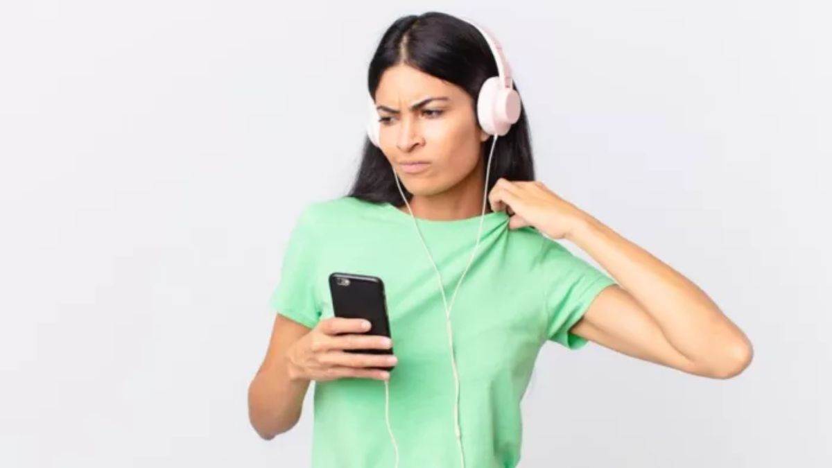 Side Effects Of Using Earphones: ईयरफोन के साथ बीतता है सारा दिन, तो ...