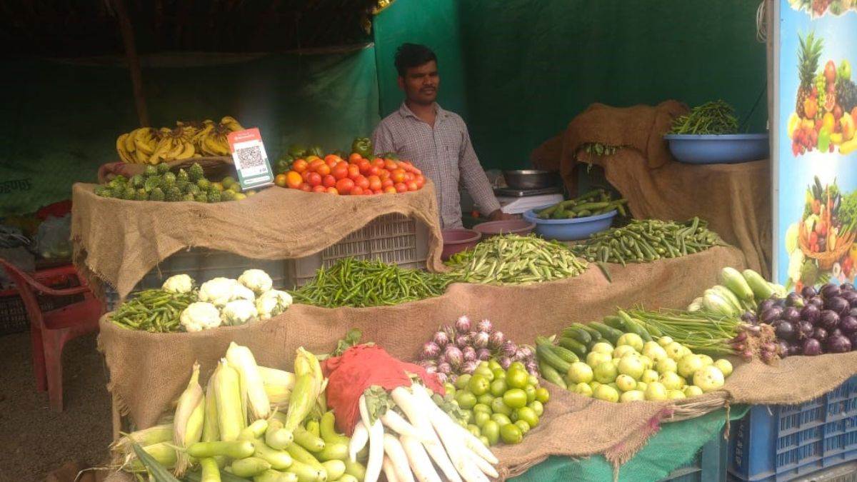 Vegetable Rate Hike: टमाटर के बाद अब अदरक, हरी मिर्च और मटर भी हुए ...