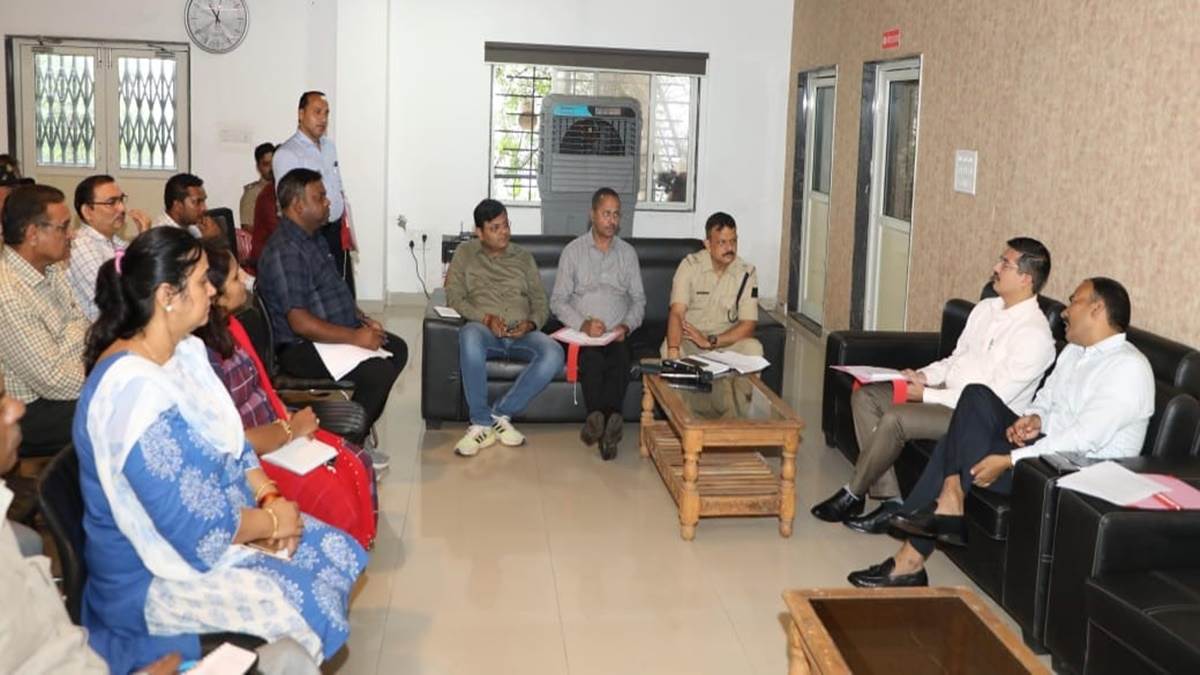 Dewas News: नवरात्रि के पहले देवास माता टेकरी पर होगी ई-रिक्शा संचालन ...