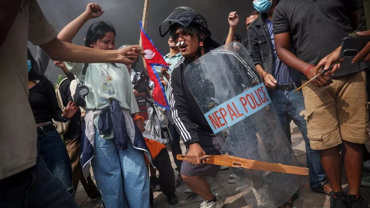 Nepal Crisis: नेपाल में राजनीतिक संकट गहराया, प्रधानमंत्री-राष्ट्रपति इस्तीफे के बाद हालात ...