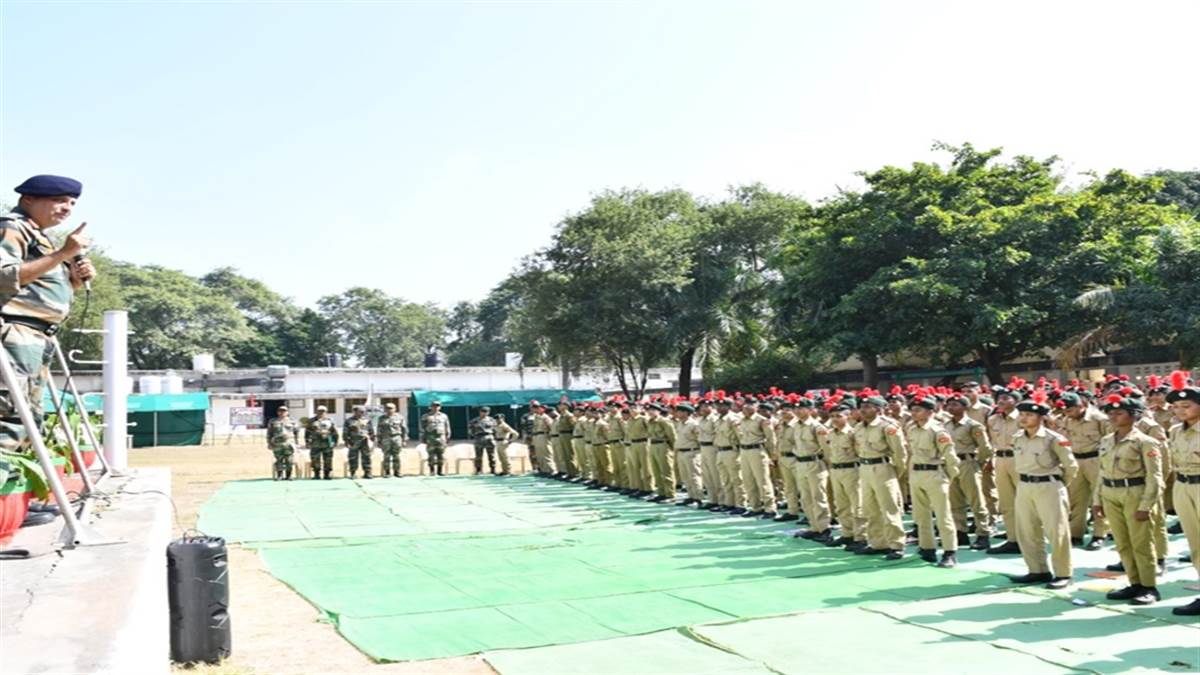 NCC Camp in Jabalpur : अलग-अलग गतिविधियों में उत्कृष्ट प्रदर्शन कर रहे कैडेट्स, गणतंत्र दिवस ...