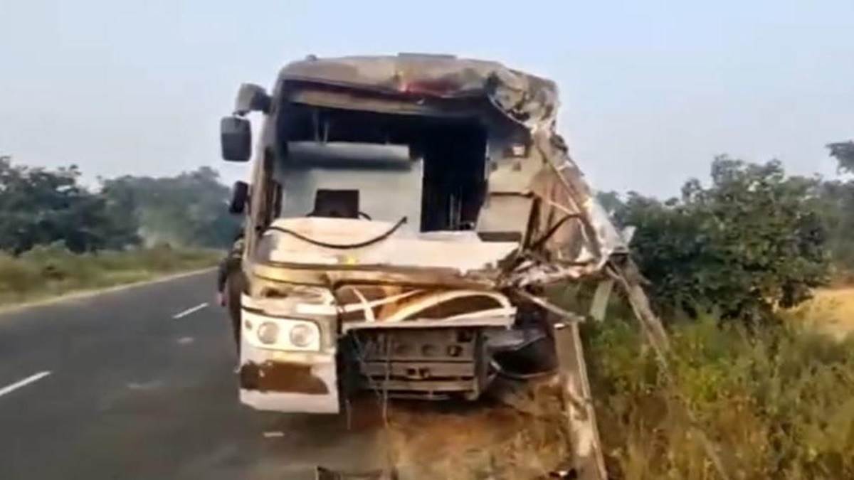Accident In Seoni : चालक को झपकी आई, खड़े ट्रक से टकराई बस, तीन की मौत ...