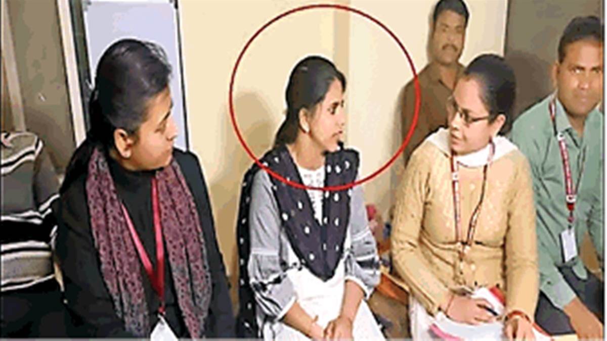 EOW caught Woman sub engineer: ग्‍वालियर में रिश्वत लेते रंगे हाथों पकड़ी महिला उपयंत्री - EOW ...