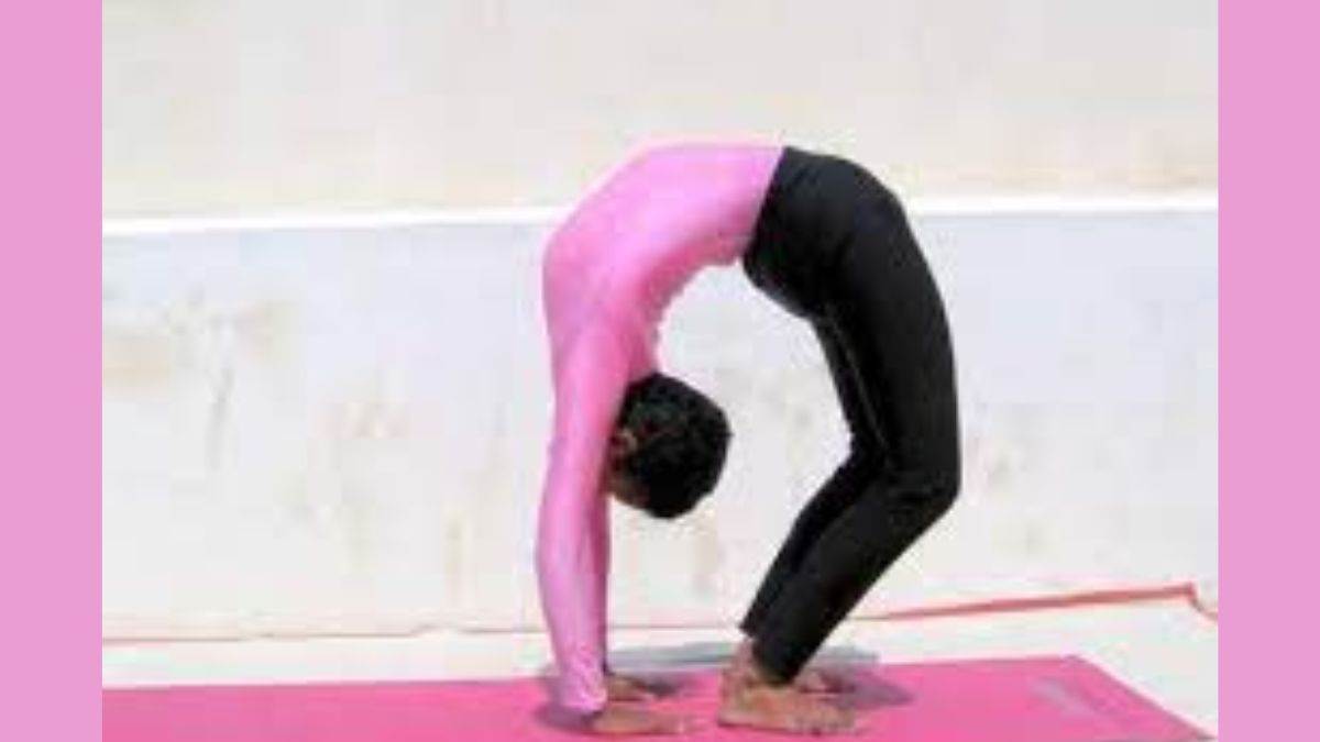 Yog Vakrasana Aasan: वक्रासन अभ्यास कर शरीर के गर्मी को करें शांत