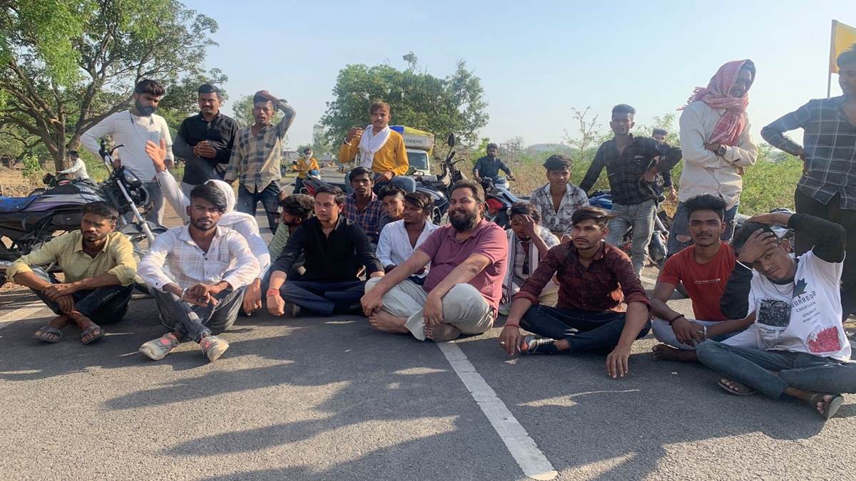 Dhar News : प्राचीन धरोहर को बचाने सड़कों पर उतरे लोग, मांडू-धार मार्ग ...