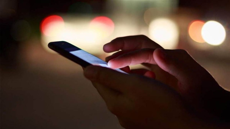 आंखों के लिए बहुत नुकसानदेह है मोबाइल की लत जानिए स्मार्ट फोन विजन ...