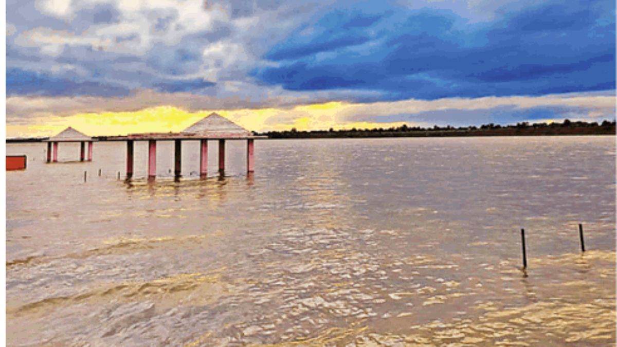 Narmada River Barwani: बड़वानी जिले में खतरे के निशान के करीब पहुंचा ...