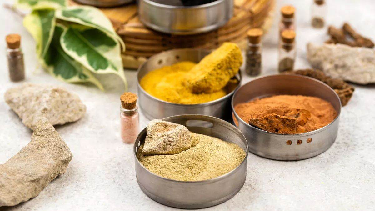 Narak Chaturdashi 2023: रूप चौदस पर नेचुरल चीजों से बने इन उबटनों को ...