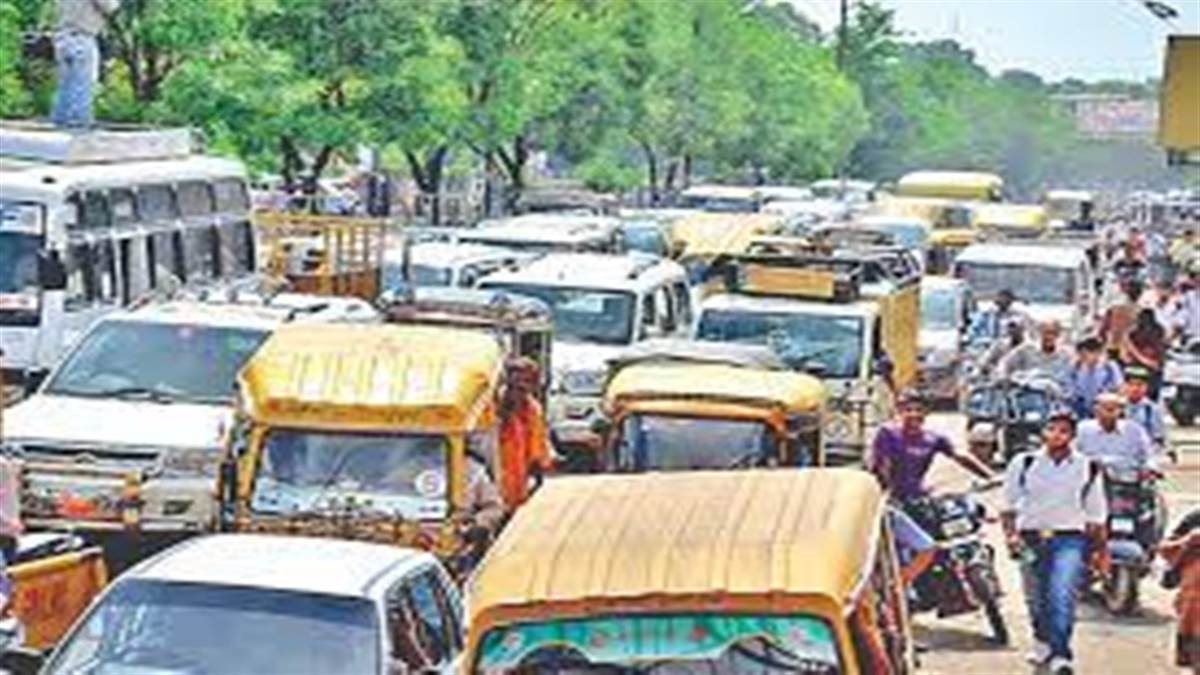 Gwalior Traffic News: शहर में अव्यवस्थित ट्रैफिक, सड़कों पर जाम से ...