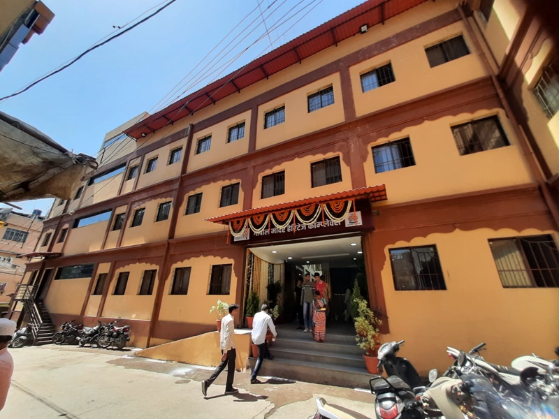 इंदौर में अव्यवस्थित 112 दुकानों को हटाकर बनाए गए गोपाल मंदिर ...