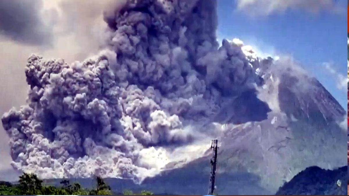 Mount Merapi Volcano: इंडोनेशिया का माउंट मेरापी ज्वालामुखी फटा, 7 KM ...