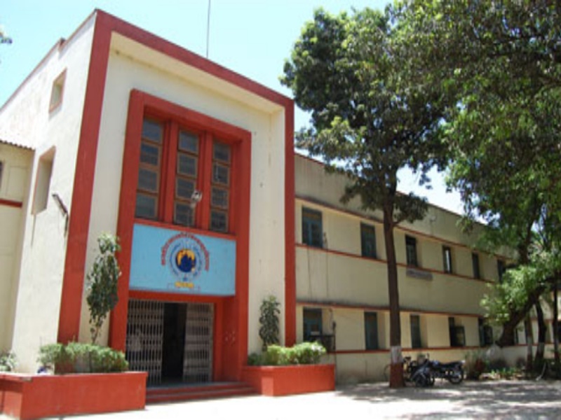 Old GDC Indore : छात्राओं की तुलना में क्लासरूम और शिक्षकों की कमी, शोध ...