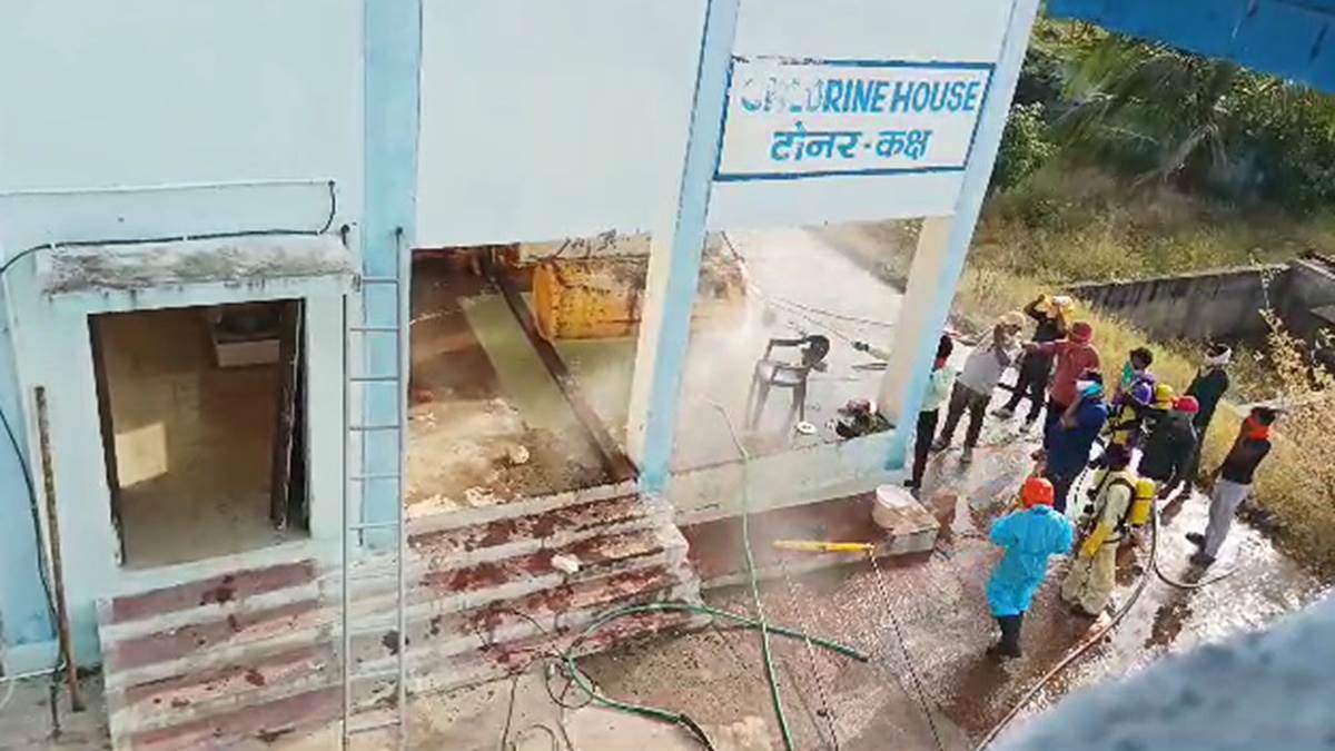 Balaghat News: क्लोरीन गैस रिसाव से हड़कंप, तीन दिन में हालात पर पाया काबू - Stirred by chlorine ...