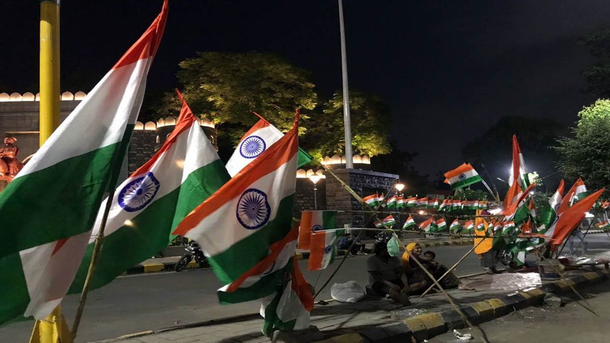 Independence Day 2023: इंदौर में तिरंगे ध्वज से पट गए बाजार, गूंजने लगे ...