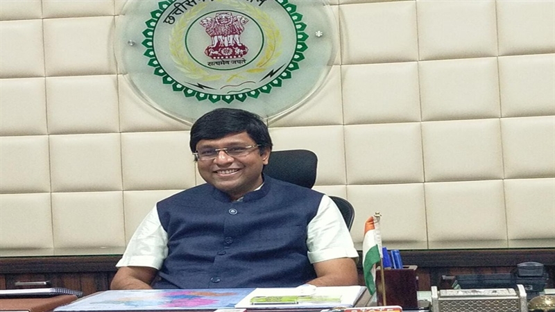 जशपुर जिले में लंबित राजस्व प्रकरणों की संख्या पर भड़के कलेक्टर डॉ रवि ...