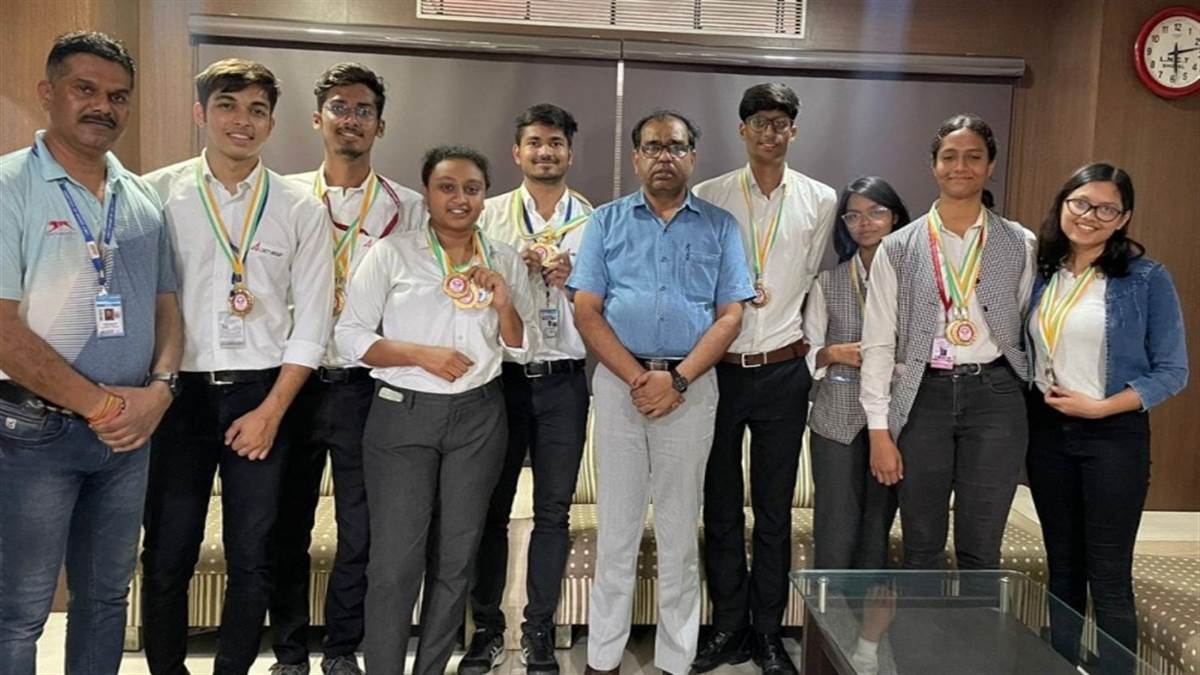MP Sports News: तैराकी में 24 पदकों के साथ एलएनसीटी बना ओवरआल चैंपियन ...