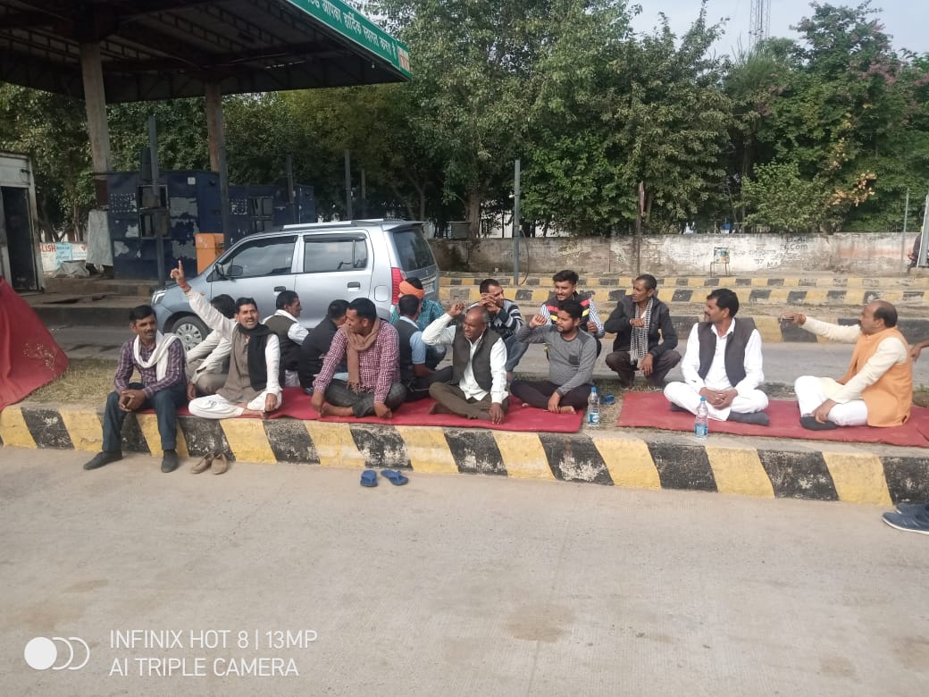 Bhind news: ऊमरी टोल पर बिना पैसे दिए निकले वाहन चालक