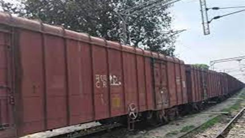 Train Derail Katni: कटनी के पास मालगाड़ी के डिब्बे पटरी से उतरे रेल ...