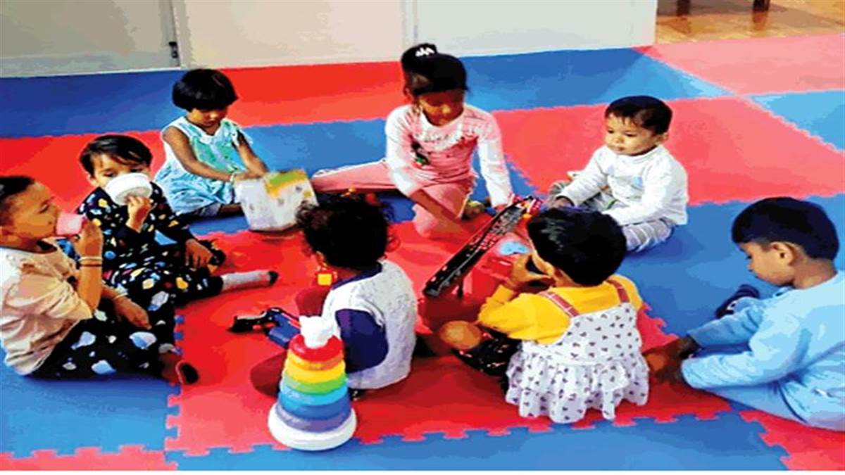 इंदौर में किलकारी झूलाघर से मिल रही महिला पुलिकर्मियों को बेफिक्री ...