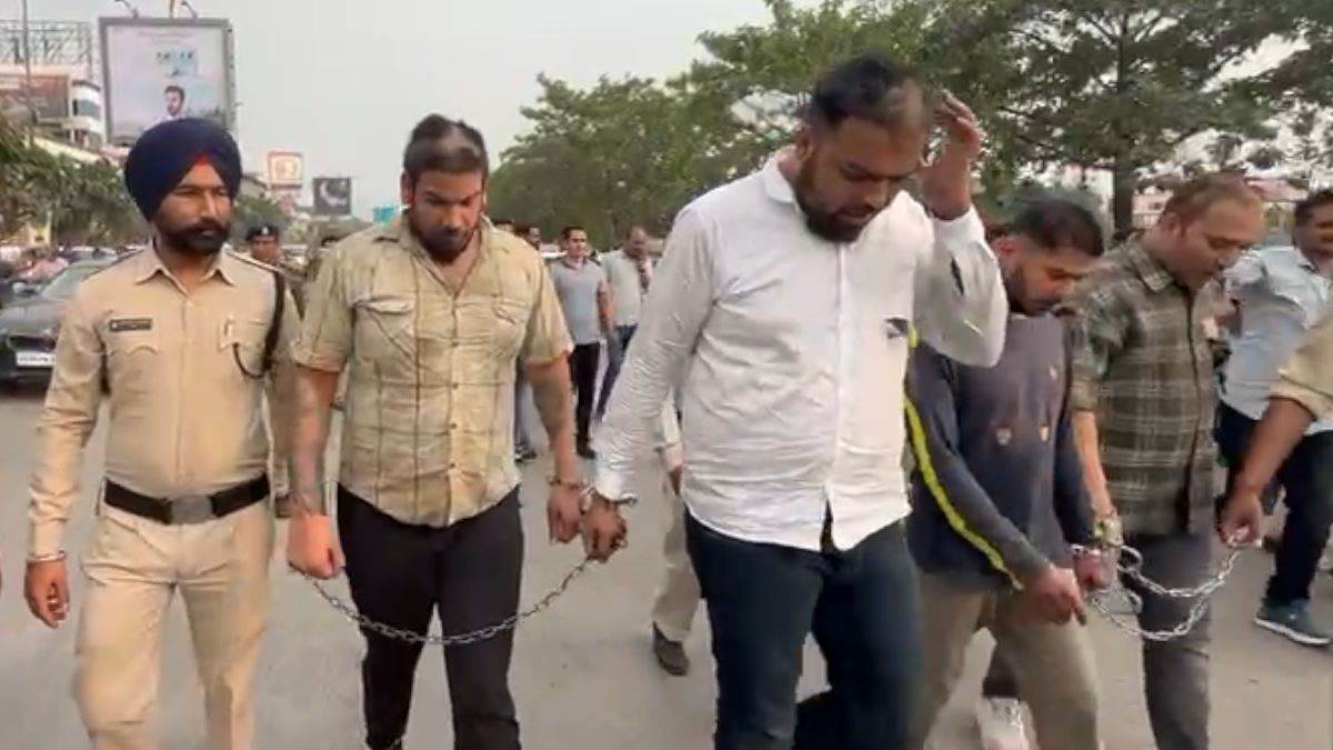 गोलीकांड में पुलिस हुई सख्‍त: रोहित तोमर होगा जिला बदर, विकास के पिस्टल ...
