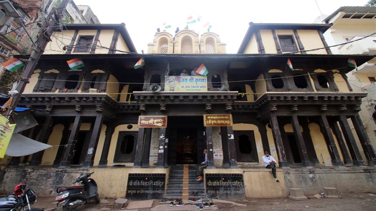 History of Indore: लकड़ी के दो मंजिला मंदिर में लगता है इंदौर में बांके ...