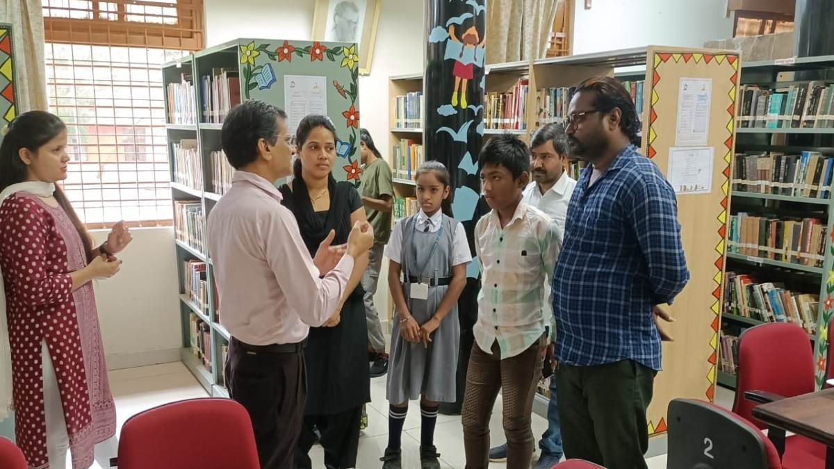 Bhopal News: पुस्तकालय दिवस पर लगा पुस्तक मेला, पढ़ने के लिए ...