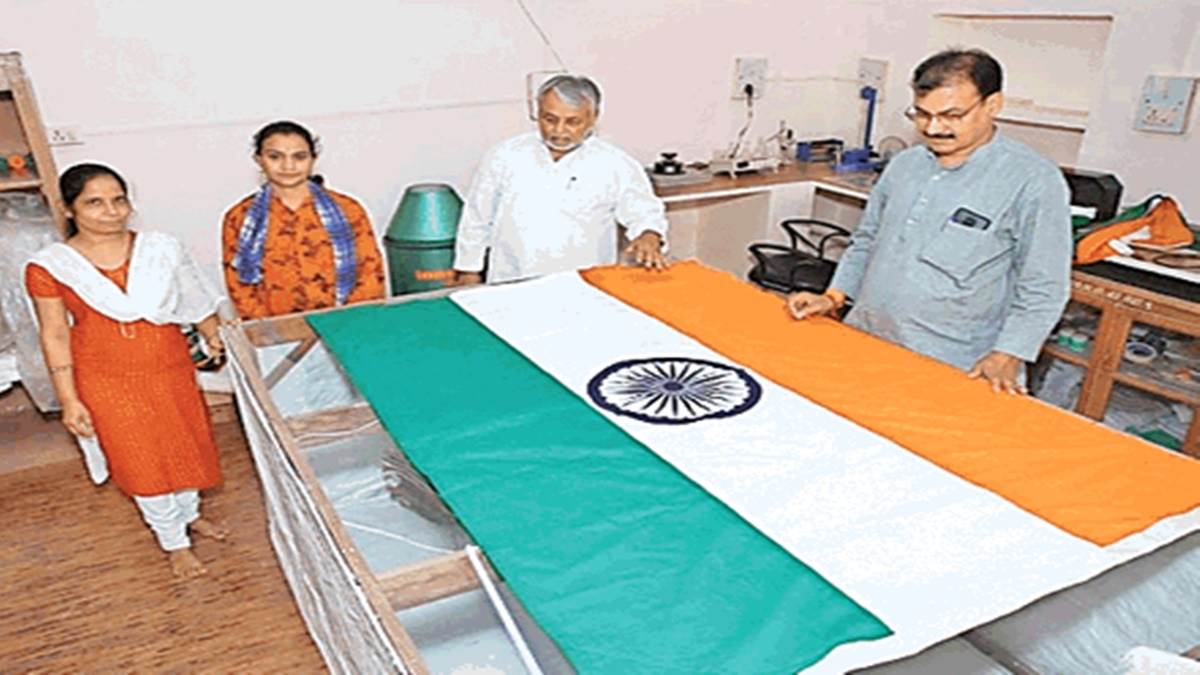 Gwalior New: राष्ट्रध्वज की मांग, पांच करोड़ का मिला आर्डर, 25 प्रतिशत ...