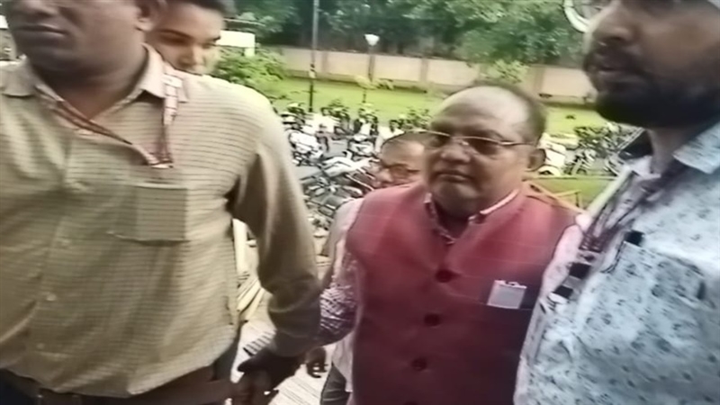 EOW Action on Bishop PC Singh : बिशप पीसी सिंह चार दिन की पुलिस रिमांड पर 174 बैंक खातों का पता ...