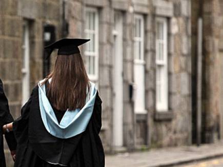 DAVV Indore News: कोरोना के बीच पारंपरिक ढंग से दीक्षांत समारोह करवाने ...