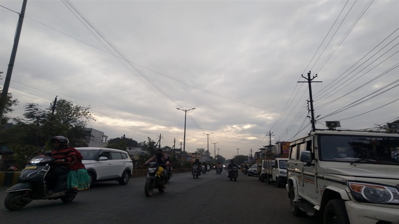 Jabalpur Weather News : जबलपुर में चक्रवाती तूफान मैंडूस के असर से उछला ...