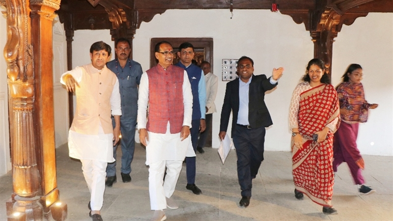 Rajwada Indore: आज से राजवाड़ा के बदले स्वरूप को फिर से निहार सकेगी ...