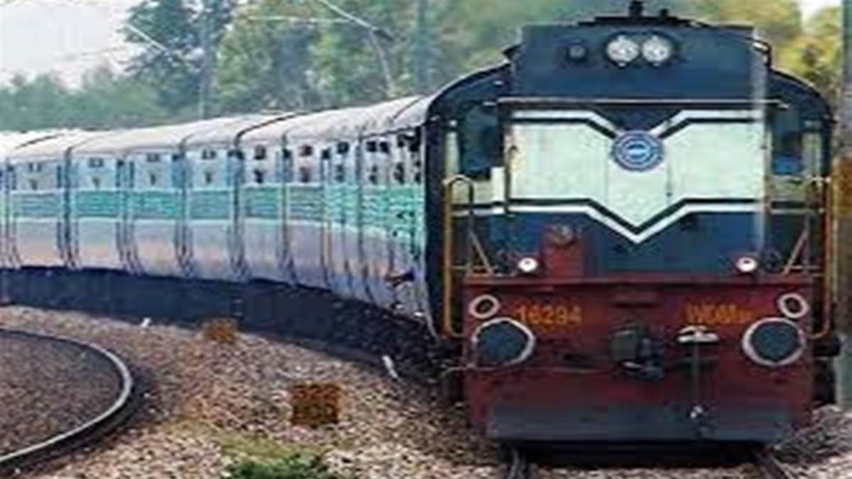 Trains From Indore: आधा मार्च बीता, अब तक इंदौर को नहीं मिली समर स्पेशल ट्रेन - Trains From ...