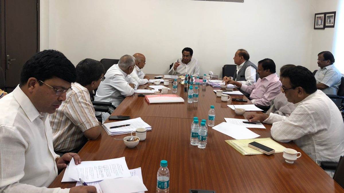 MP Politics News: कांग्रेस के वचन पत्र में महिला, कर्मचारी, युवा ...