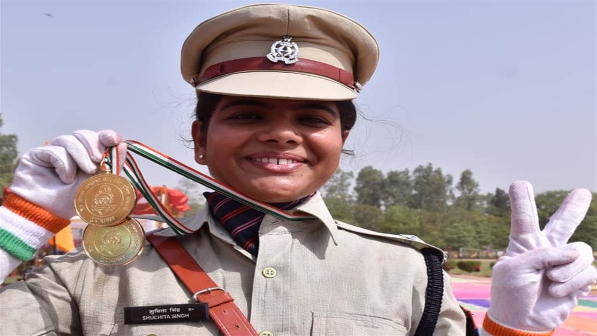 यूपी पुलिस के घुड़सवार दल में प्रशिक्षु डिप्टी एसपी शुचिता बनीं सर्वांग ...