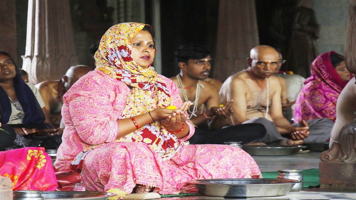 Shradh Paksha 2022 : "माता-पिता को प्रसन्न रखें तो तीर्थ जाने की जरूरत ...