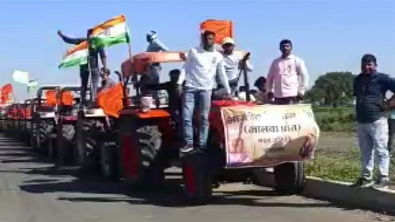 Dewas News: 700 ट्रैक्टरों से 68 गांव के किसान सड़क पर उतरे बोले ...