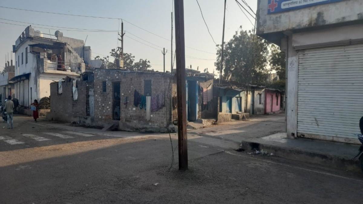 Bhopal News: राजधानी में 30 साल में तैयार हो गई 16 एकड़ झुग्गी बस्ती ...