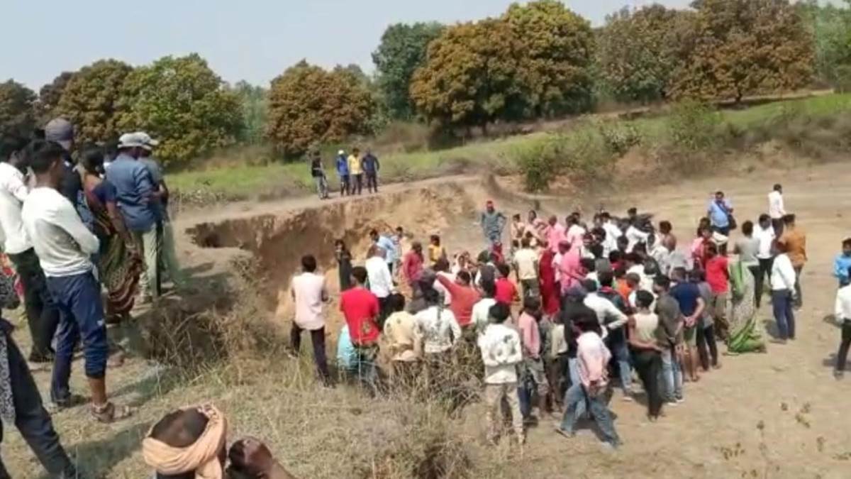 Shahdol News: शहडोल के व्यौहारी में मुरम खदान धसकी, दबने से दो मजदूरों ...