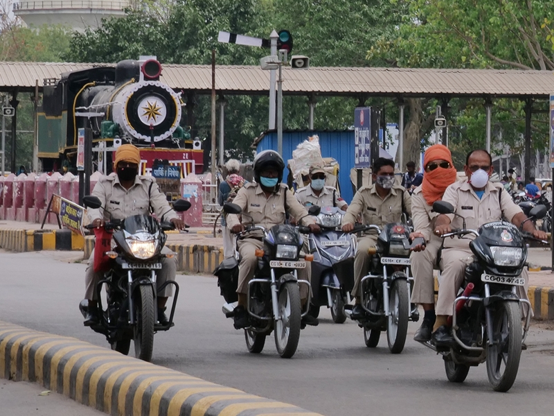 Lockdown in Bilaspur: शहर में पसरा सन्नाटा, चौक-चौराहों पर पुलिस का ...