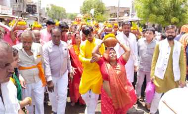 प्राण-प्रतिष्ठा के पहले निकली गंगाजल कलश यात्रा - ratlam.Gangajal ...