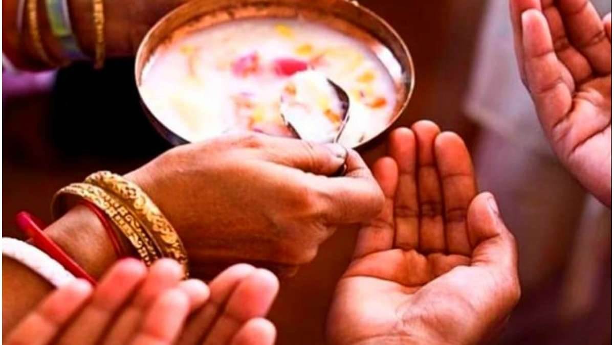 Charnamrit Ke Fayde : चरणामृत दवा से कम नहीं, जानें क्‍यों है इतना महत्‍व