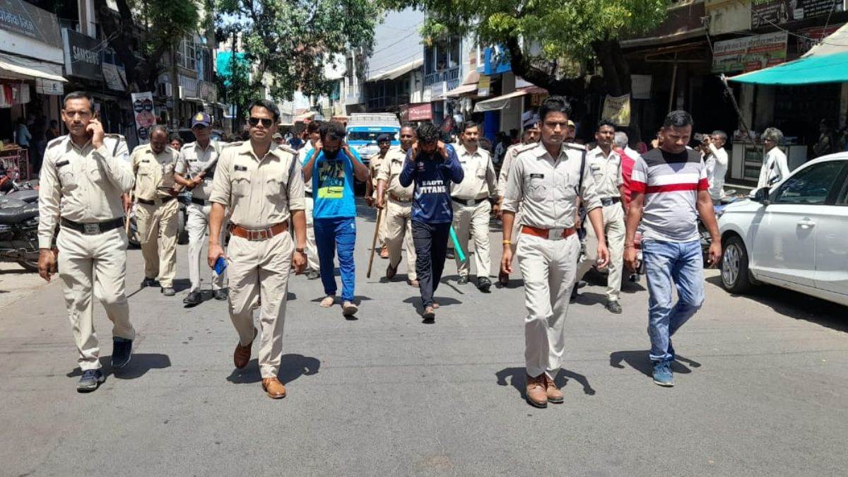 Ratlam News: रतलाम के सैलाना में अवैध वसूली के आरोपित बदमाशों का पुलिस ...