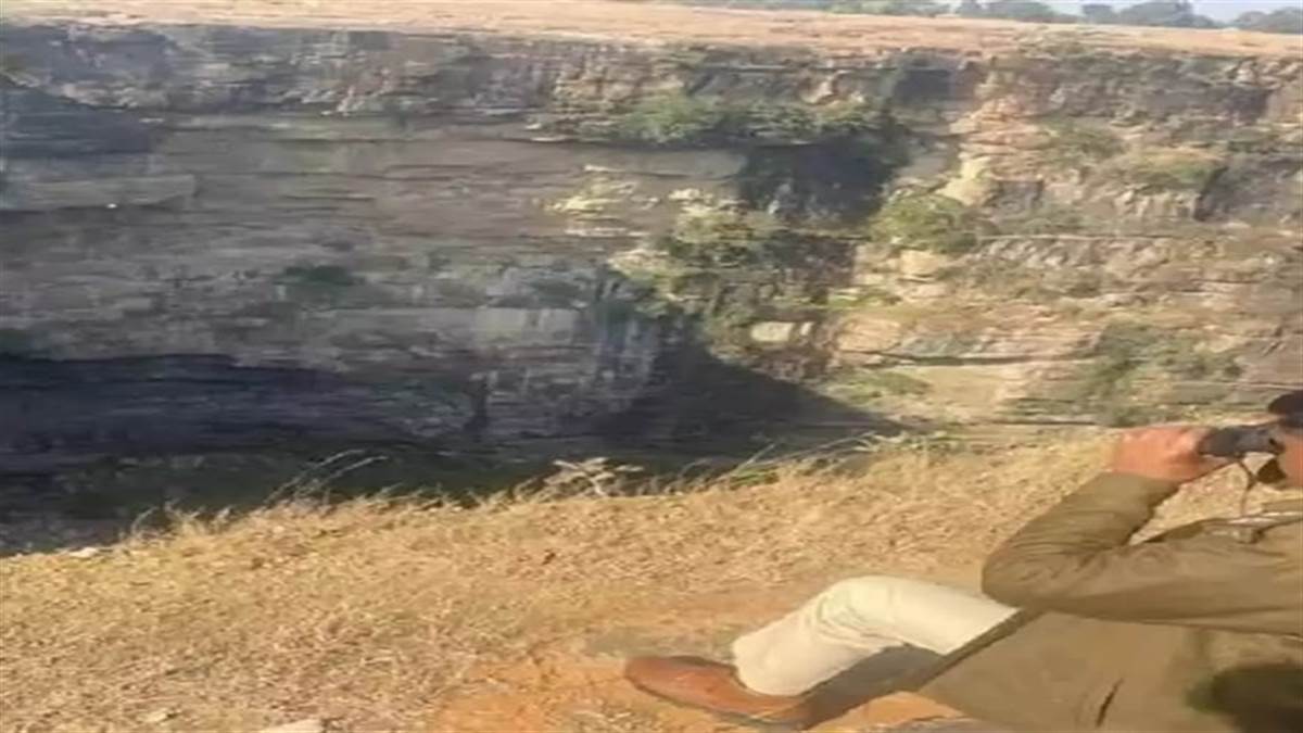 Rewa News : देवलहा जलप्रपात में दो दिन किया रेस्क्यू, नहीं मिला नौ दिन ...