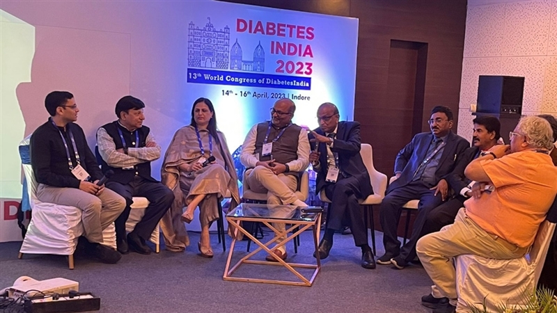 Indore News: इंदौर में देश-दुनिया के विशेषज्ञ डॉक्टरों ने दी नसीहत ...