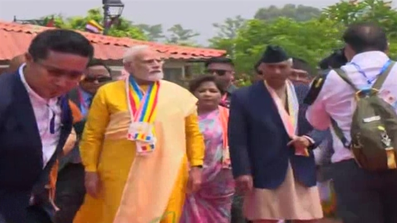 PM Modi Nepal Visit: नेपाल पहुंचे पीएम मोदी लुंबिनी के मायादेवी मंदिर ...