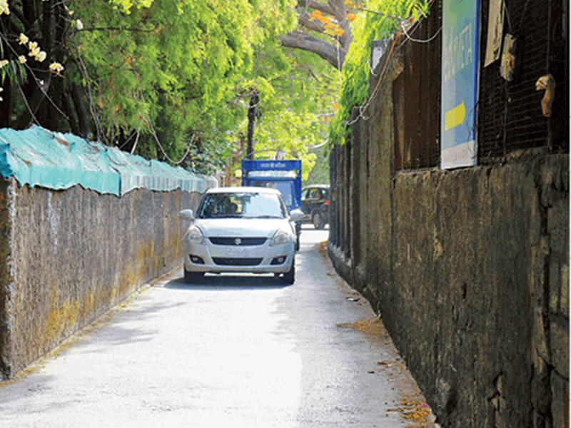 Saket Nagar Road Indore: बीस साल बाद भी साकेत नगर की सड़क संकरी - Saket ...