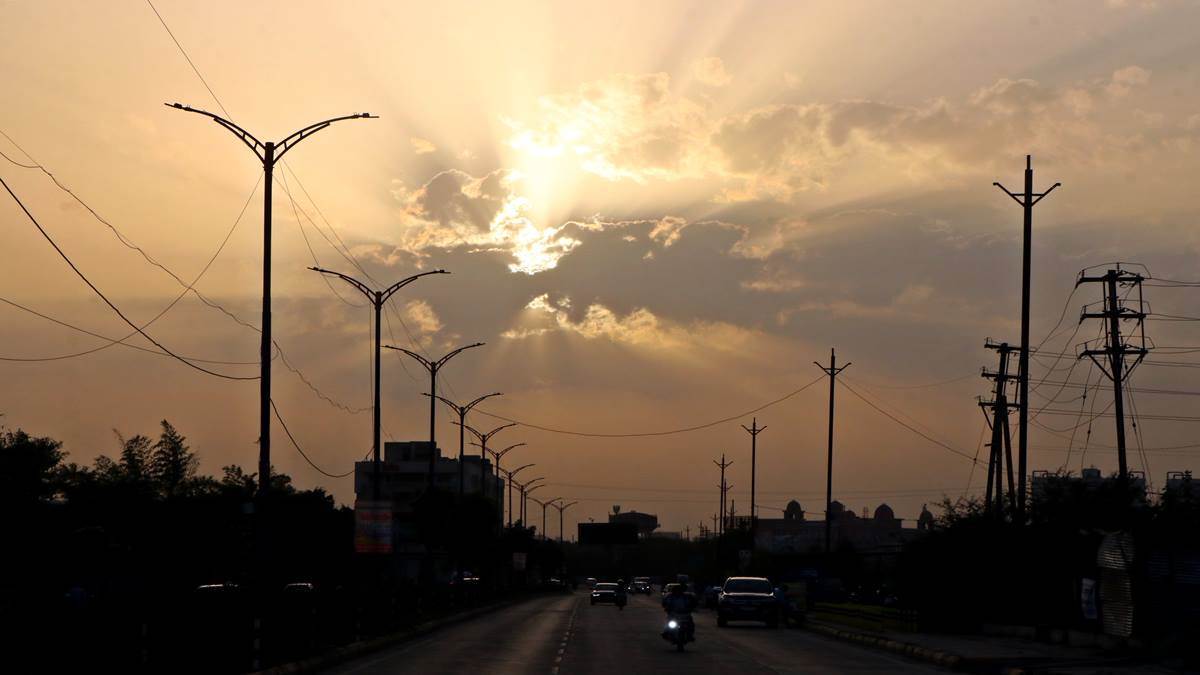 Indore Weather Update: इंदौर में आज छाएंगे बादल, गर्मी व उसम बनी रहेगी ...