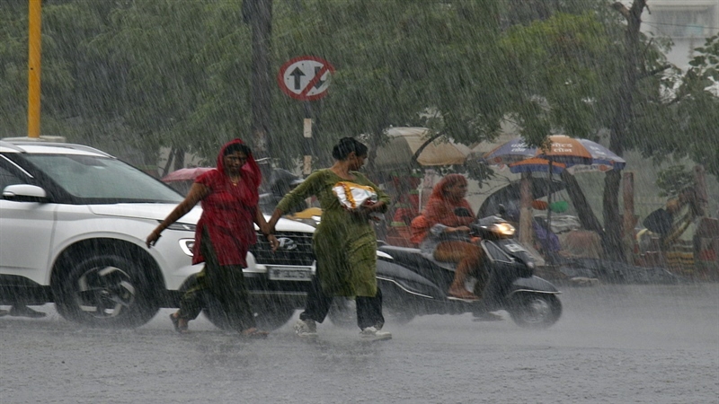 Indore Weather Update: इंदौर में आज भी मध्यम स्तर की वर्षा का अनुमान ...