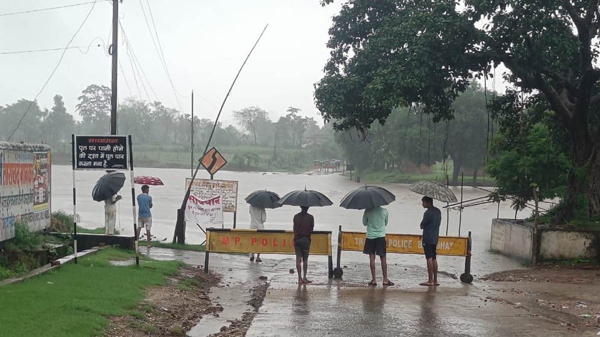 Balaghat News: लगातार वर्षा से नदी-नाले उफनाए, लिंगा में दो दर्जन ...