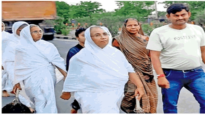तिरंगे की आन बान शान अक्षुण्ण रखना है:विज्ञमती माताजी - Tricolor s ...
